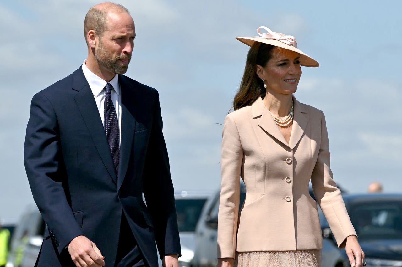 William and Kate greet Emmanuel Macron at start of his state visit to ...
