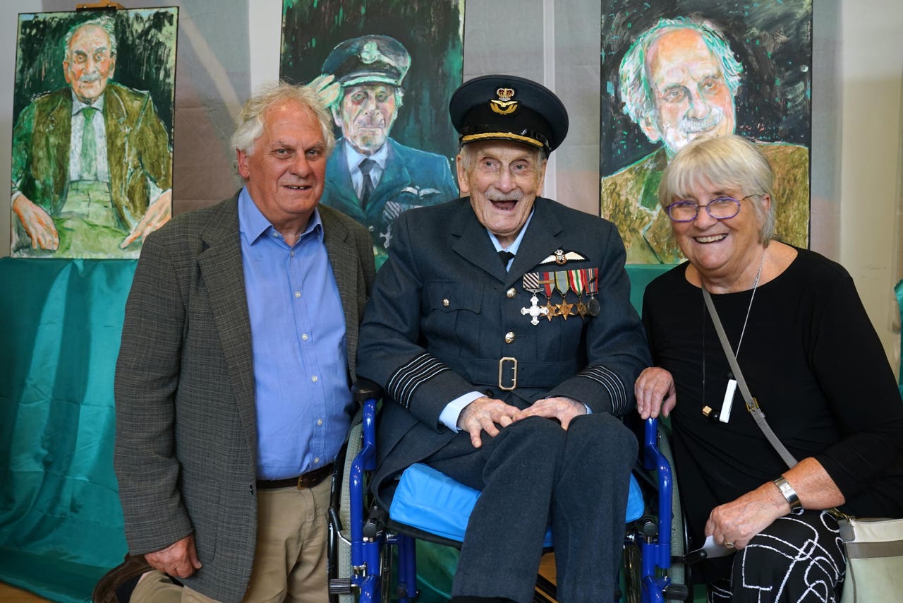 Last surviving Battle of Britain pilot Paddy Hemingway dies aged 105 ...