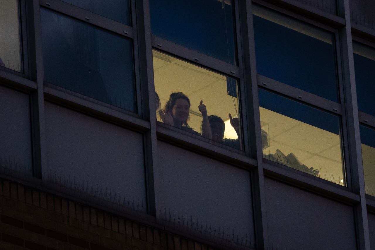 In Pictures: Pipers join nationwide applause for health staff | Isle of ...