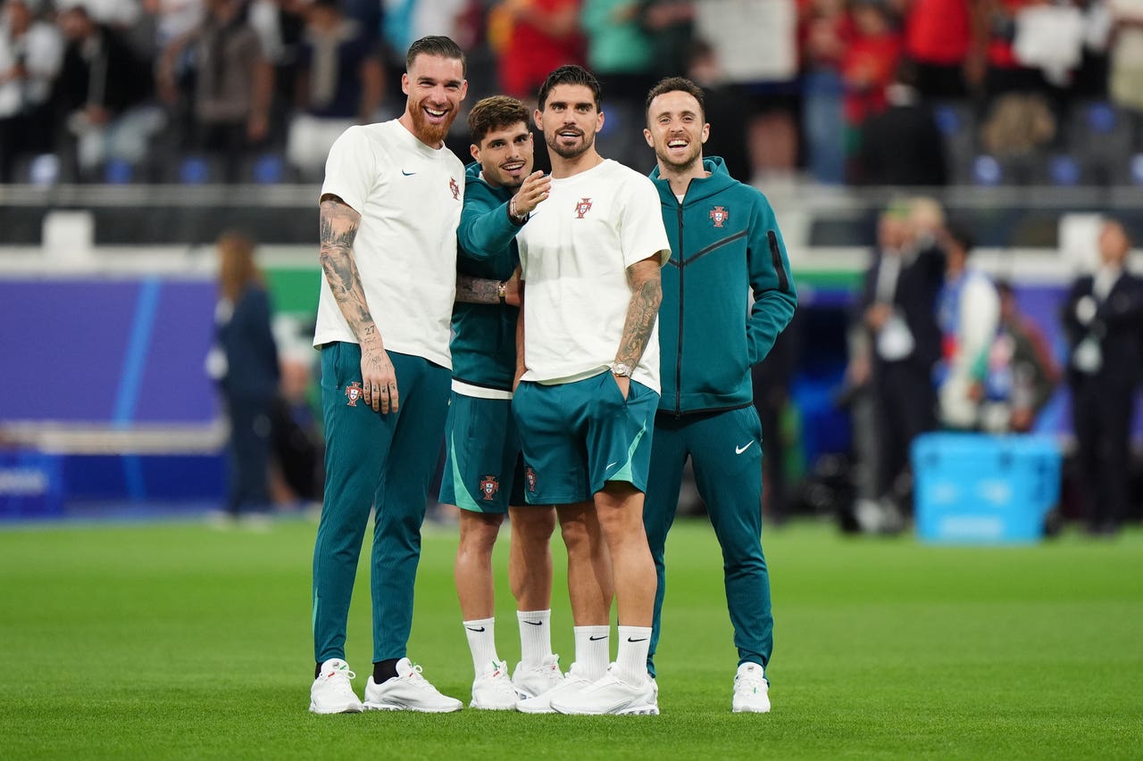 Pedro Neto could miss Chelsea quarter-final after death of Diogo Jota ...