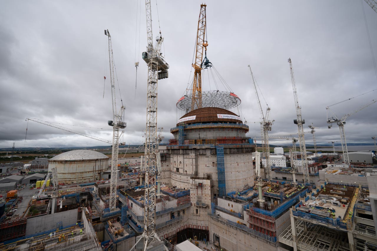 World’s largest crane ‘Big Carl’ lifts reactor dome into place at Hinkley Point C | The Gazette