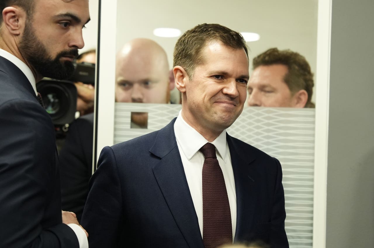 Robert Jenrick attacks Tories as ‘failed’ party as he defects to Reform ...