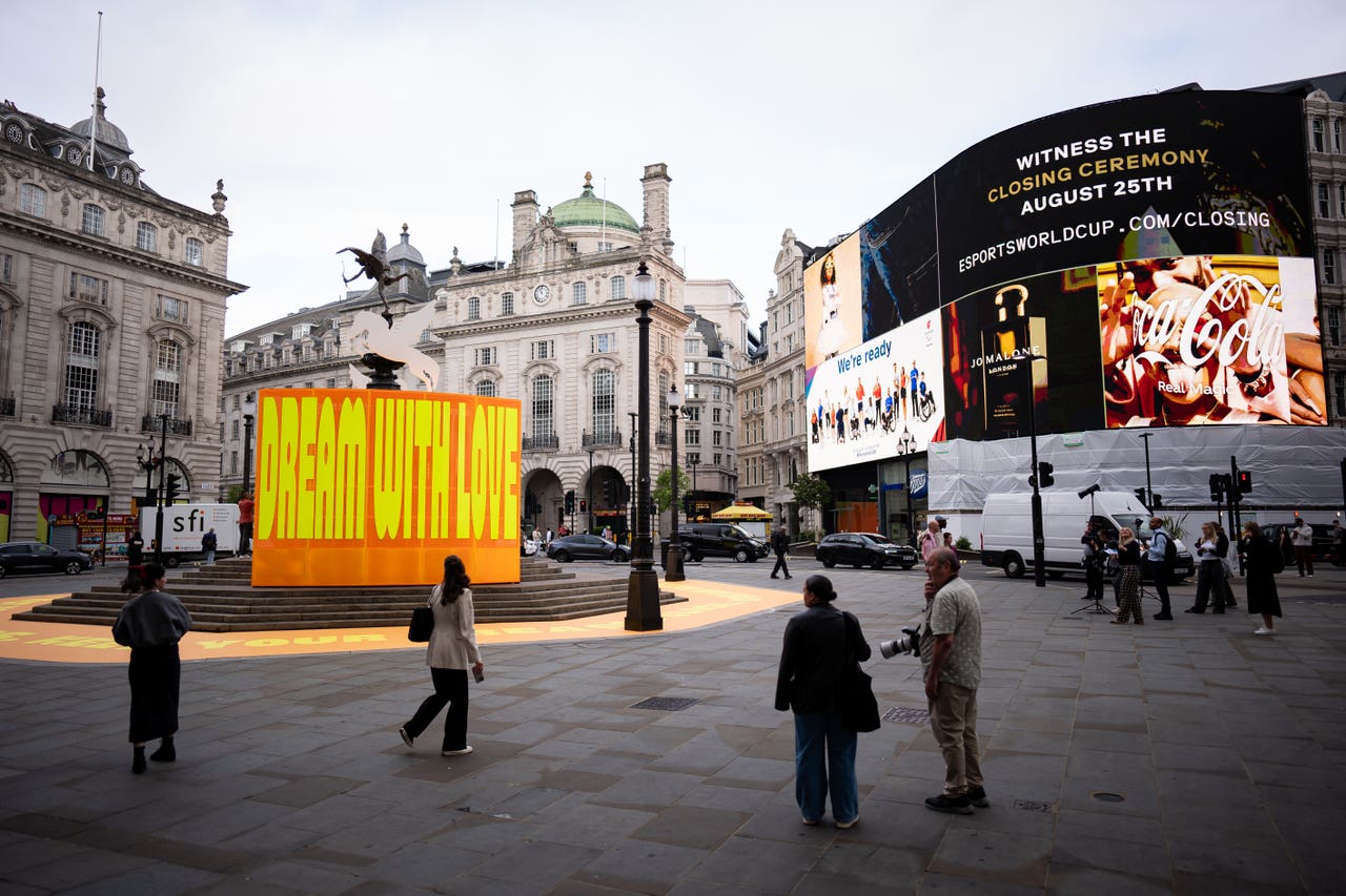 Artist Yinka Ilori transforms Piccadilly Circus with vibrant ...