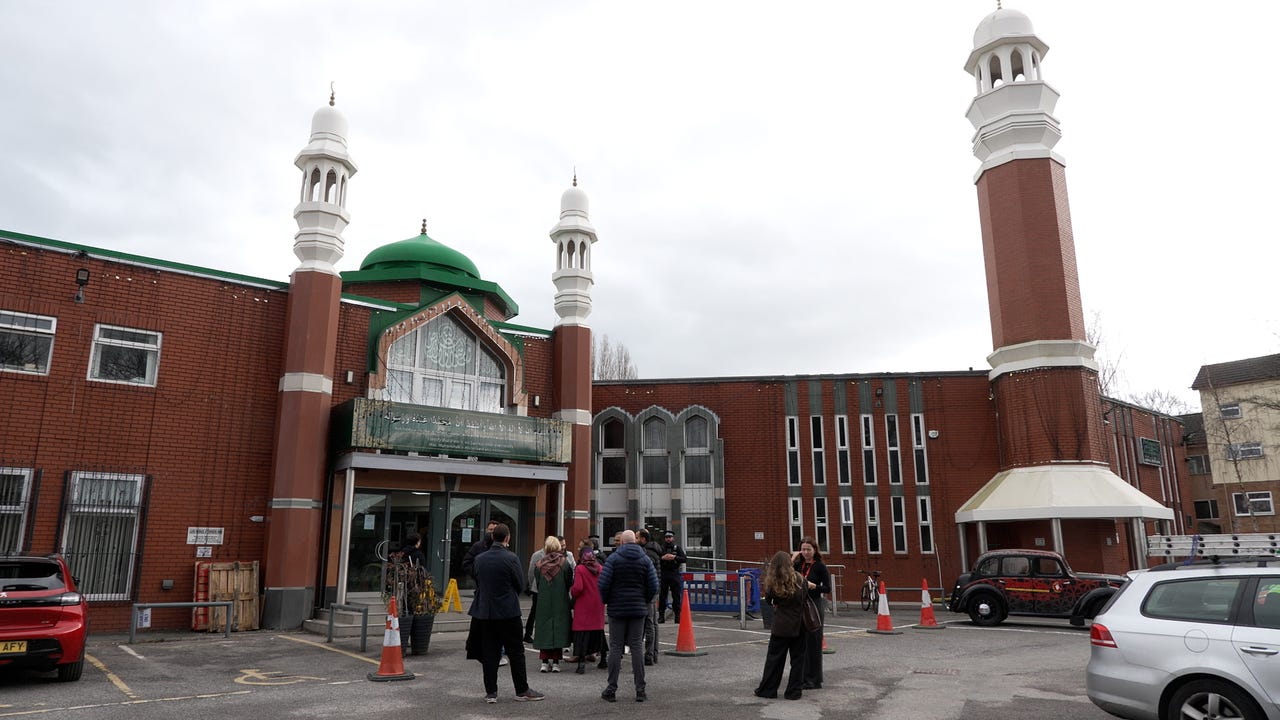 Call for more police help from Manchester mosque after ‘concerning’ axe ...