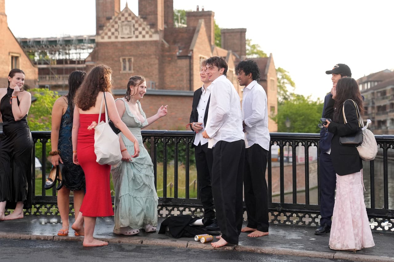 Cambridge University students jump from bridge into river after Trinity ...