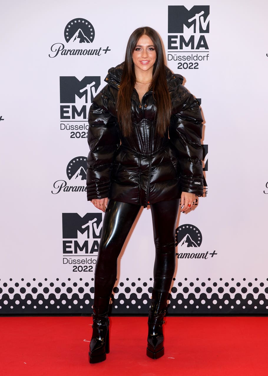 In Pictures: Taylor Swift dazzles on red carpet at MTV Europe Music ...