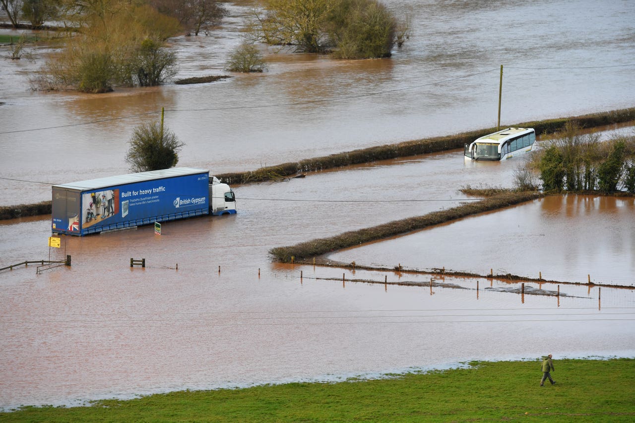 Fire engine among vehicles trapped in Worcestershire floodwaters ...