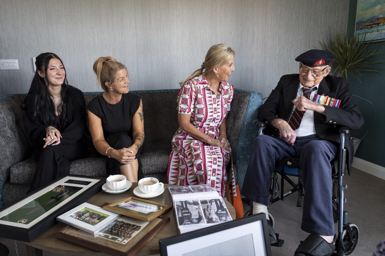 105-year-old taken as PoW after torpedo attack tells Sophie of VJ Day ...