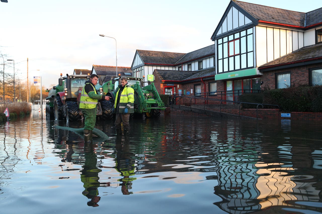 More flood barriers for Bewdley as River Severn bursts banks again ...