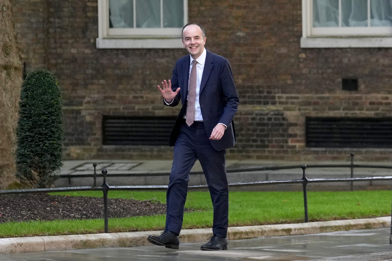 NHS staff should not wear political badges at work, says antisemitism ...
