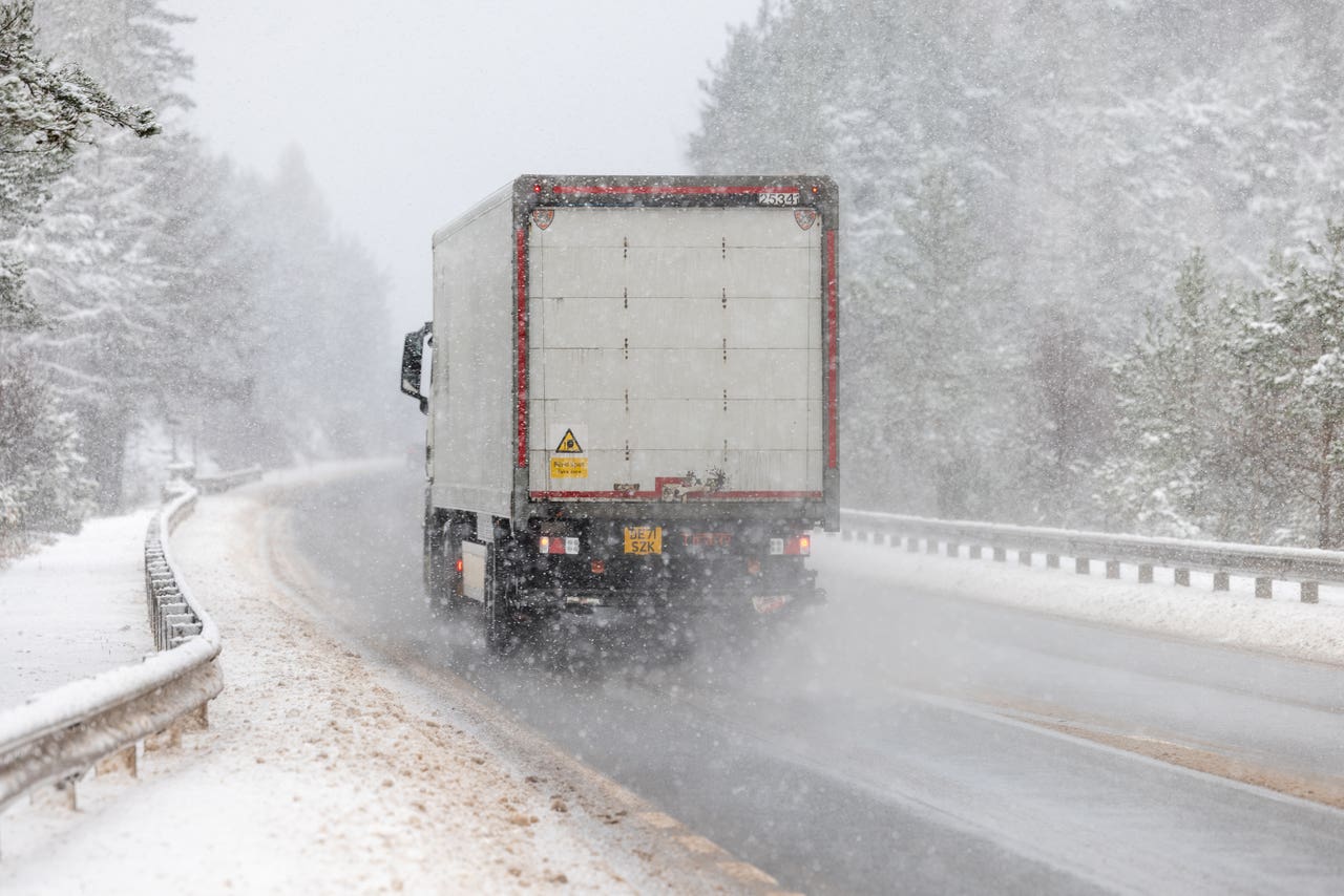 Bitterly cold start to year to continue as heavy snow falls in some ...