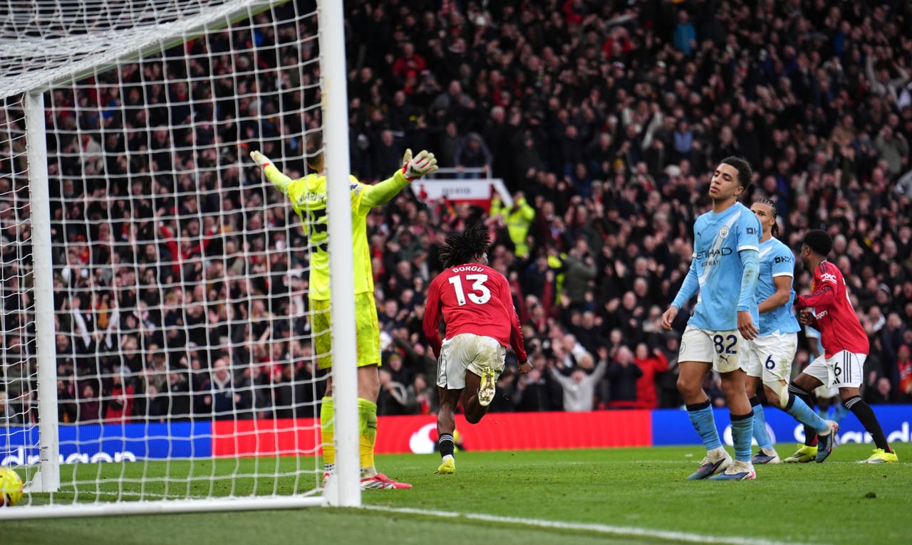 Man Utd dominate Man City as Michael Carrick reign begins with derby ...