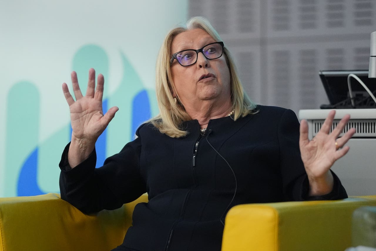 ‘Stand doubly strong’ – former president slams use of Irish flag to ...