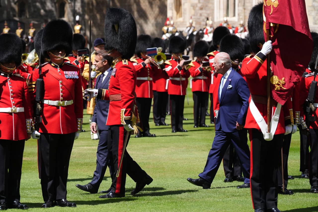 King and Queen roll out red carpet for the Macrons during French state ...