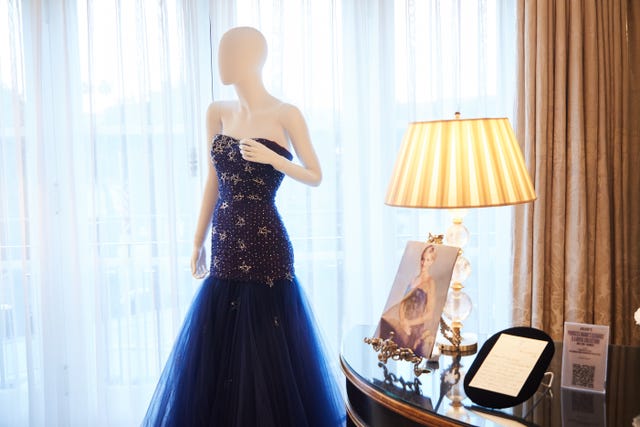 Items Owned By Princess Diana And Other Royals Fetches £4 Million At Auction The Argus