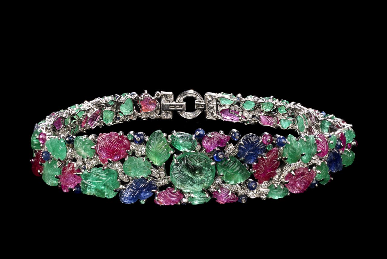 V&A to open Cartier exhibition featuring pieces worn by late Queen and ...