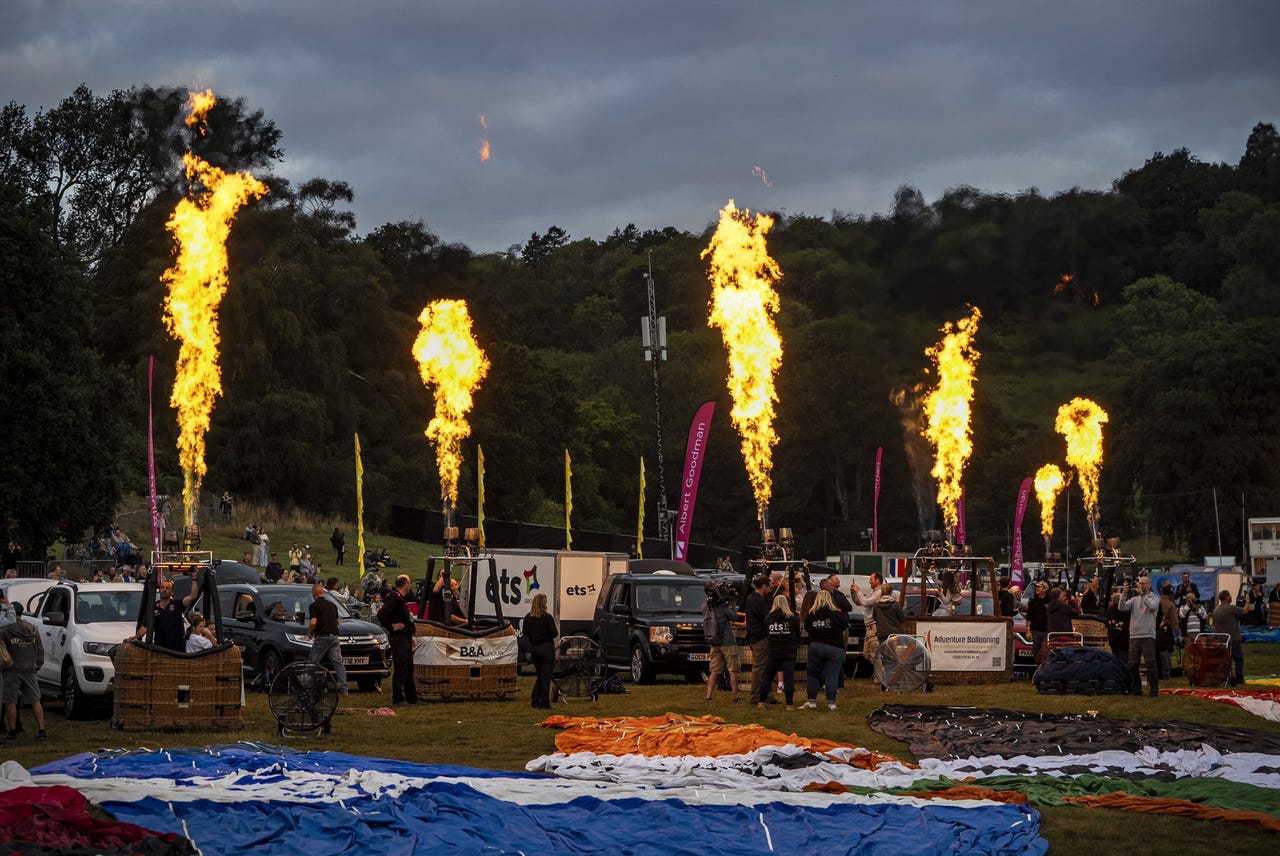 Dozens of hot air balloons take to the skies above Bristol | Express & Star