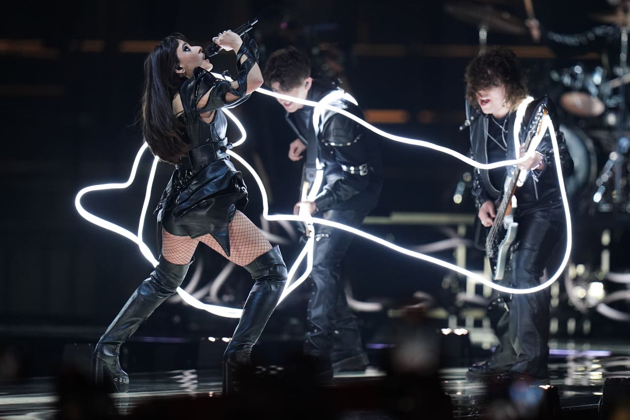 Eurovision grand final rehearsal restarted after curtain fails to open ...
