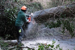 More snow and ice to hit UK as thousands with no power after Storm ...