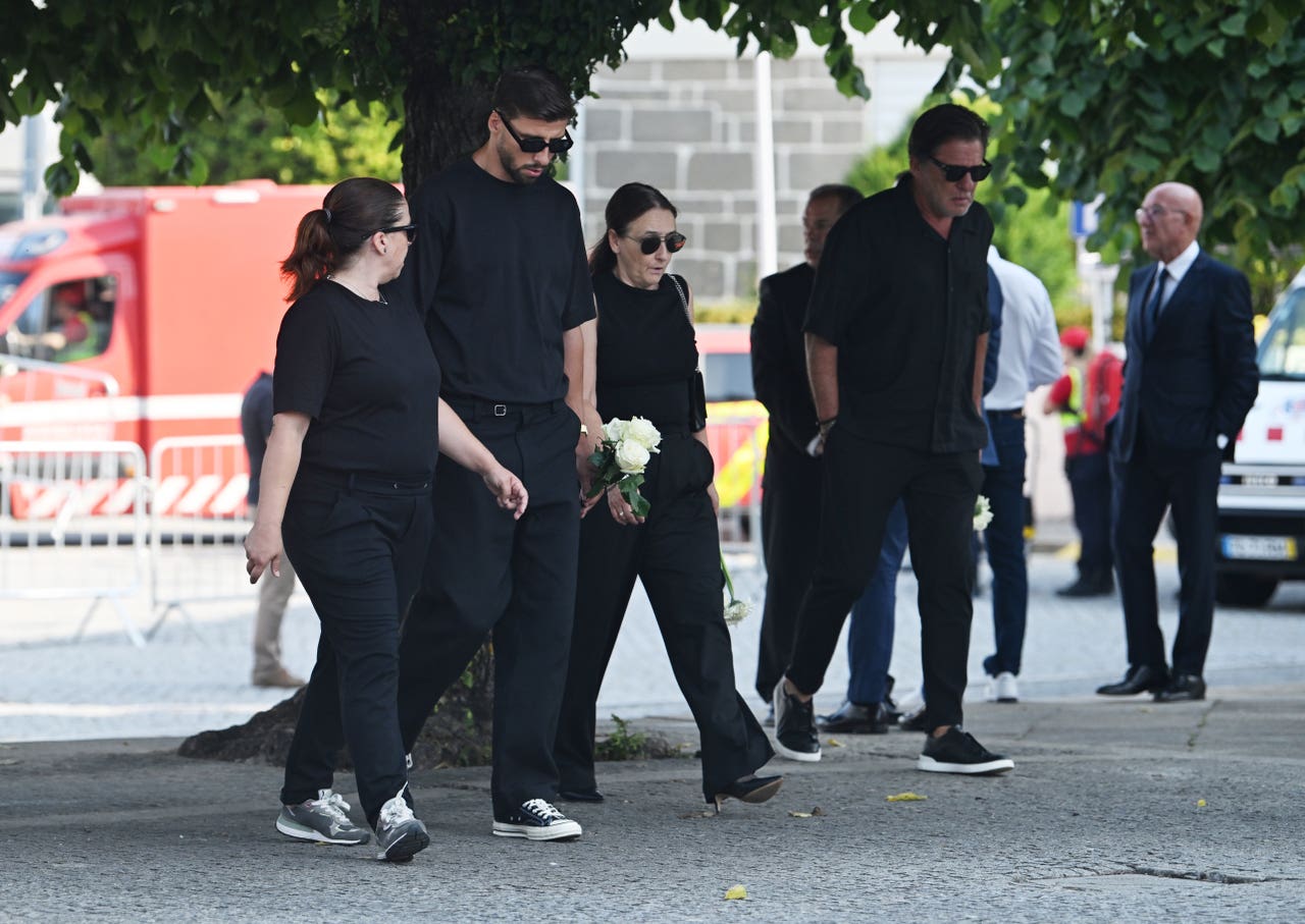 Diogo Jota’s family and Liverpool players gather at funeral ...