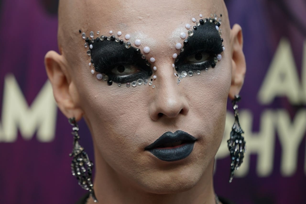 Drag queens walk the carpet at Death Drop’s West End reopening ...