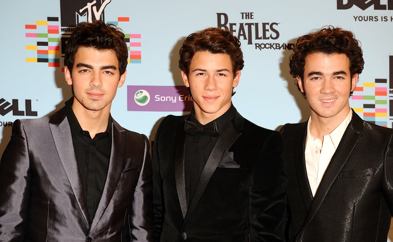 Jonas Brothers announce new album release date and tour at Walk Of Fame ...