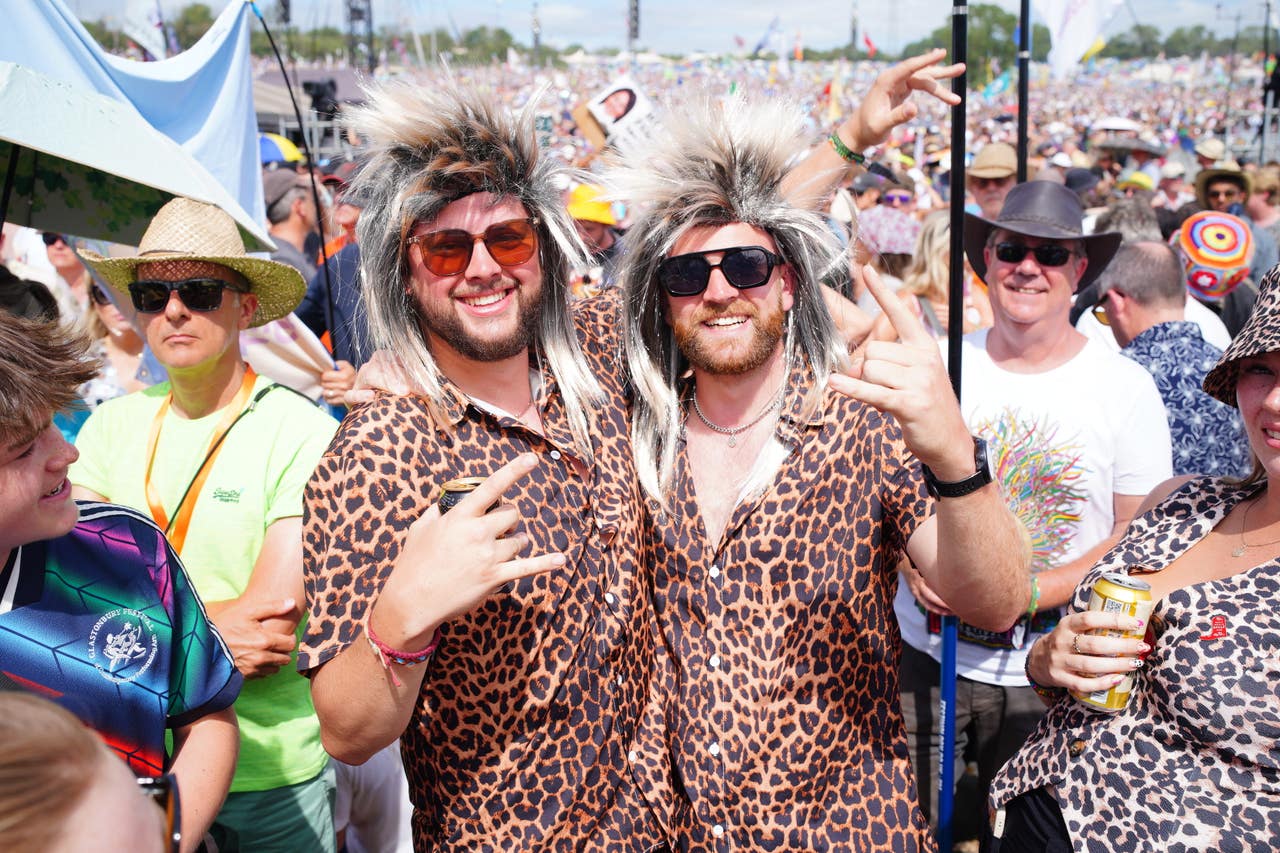 Rod Stewart joined by trio of veteran superstars for rousing Glastonbury set | York Press