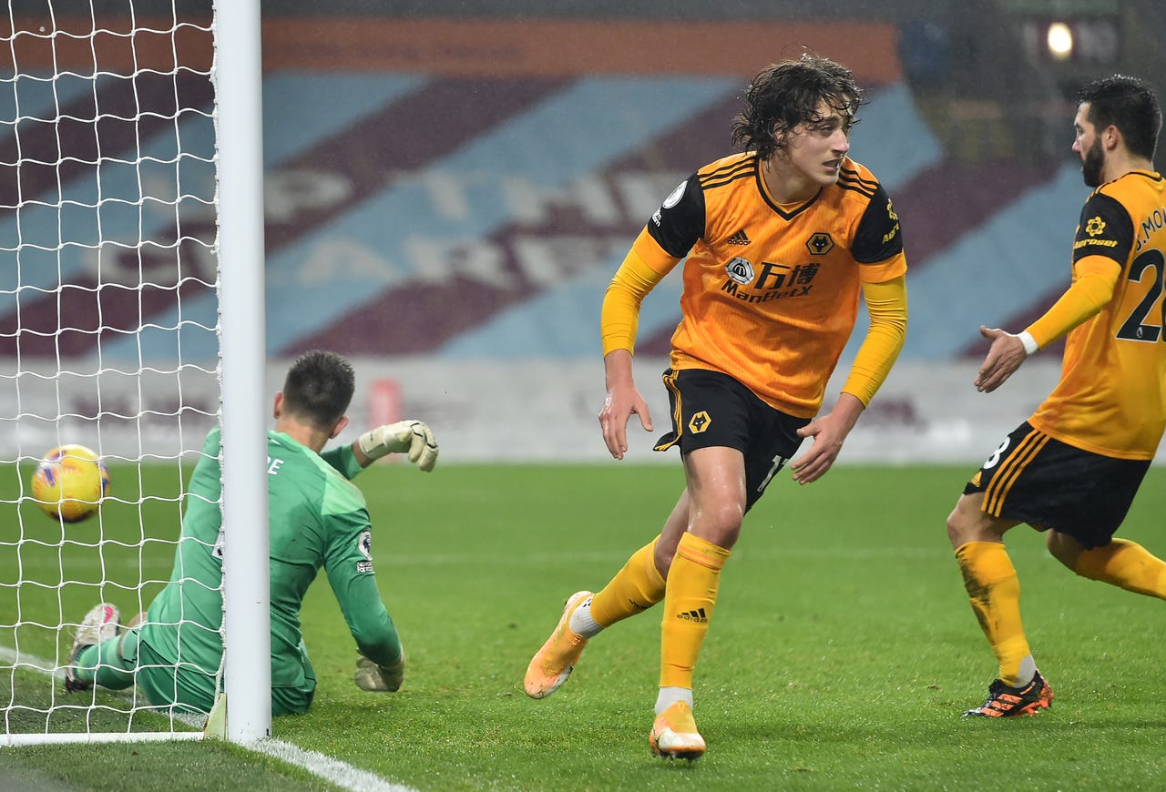 Fabio Silva keen to succeed at Wolves after learning how to drown out ...