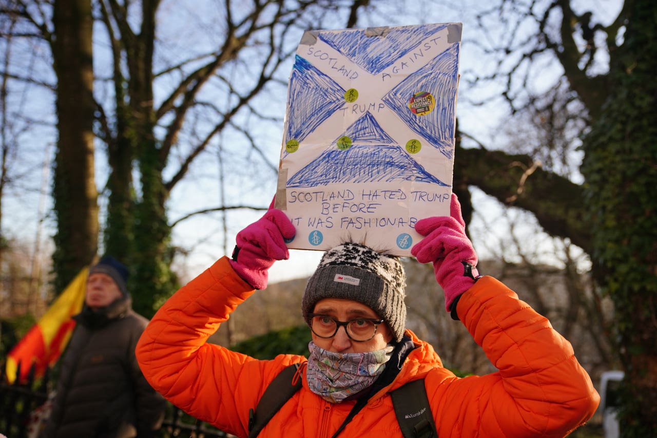 Protesters outside US consulate in Edinburgh call for release of Maduro ...