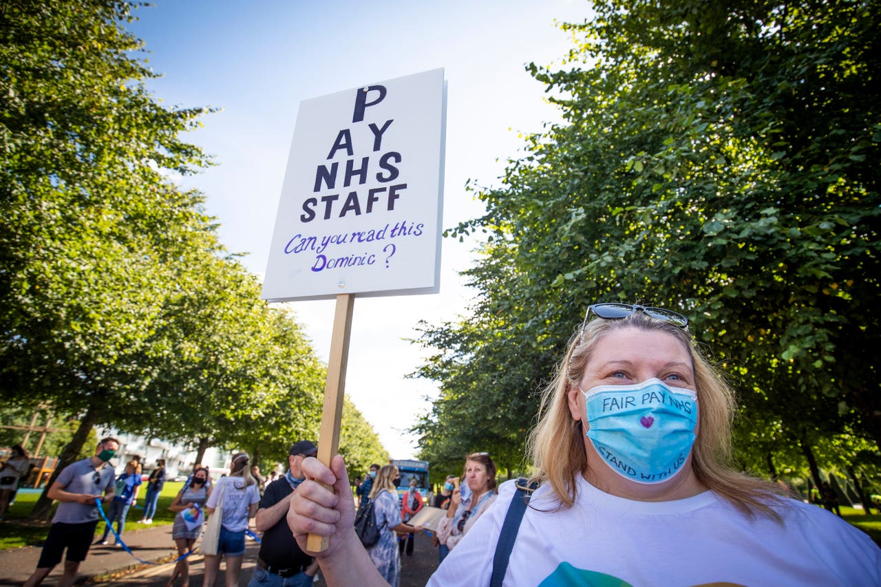 In Pictures: NHS staff march to demand pay rise | Express & Star