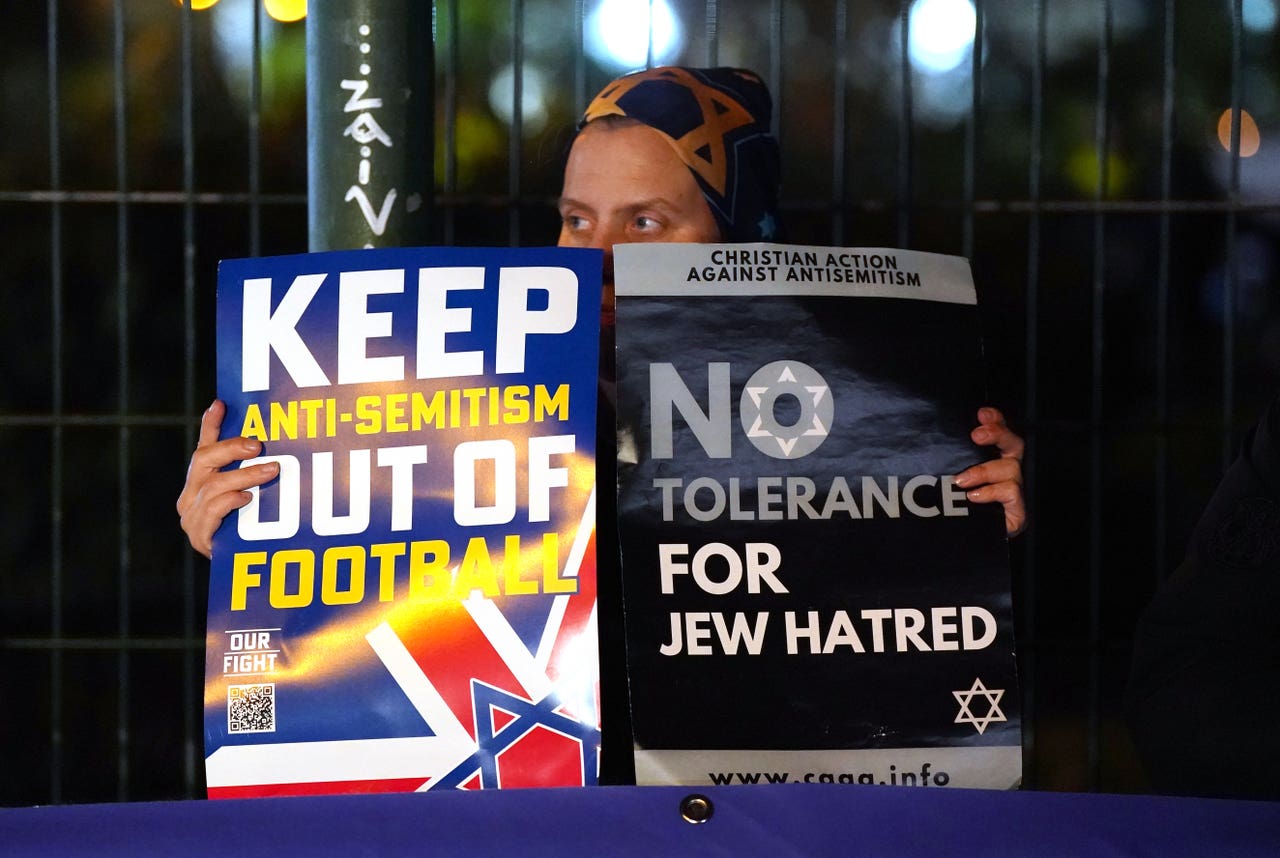 Arrests made amid protests before Aston Villa-Maccabi Tel Aviv game ...