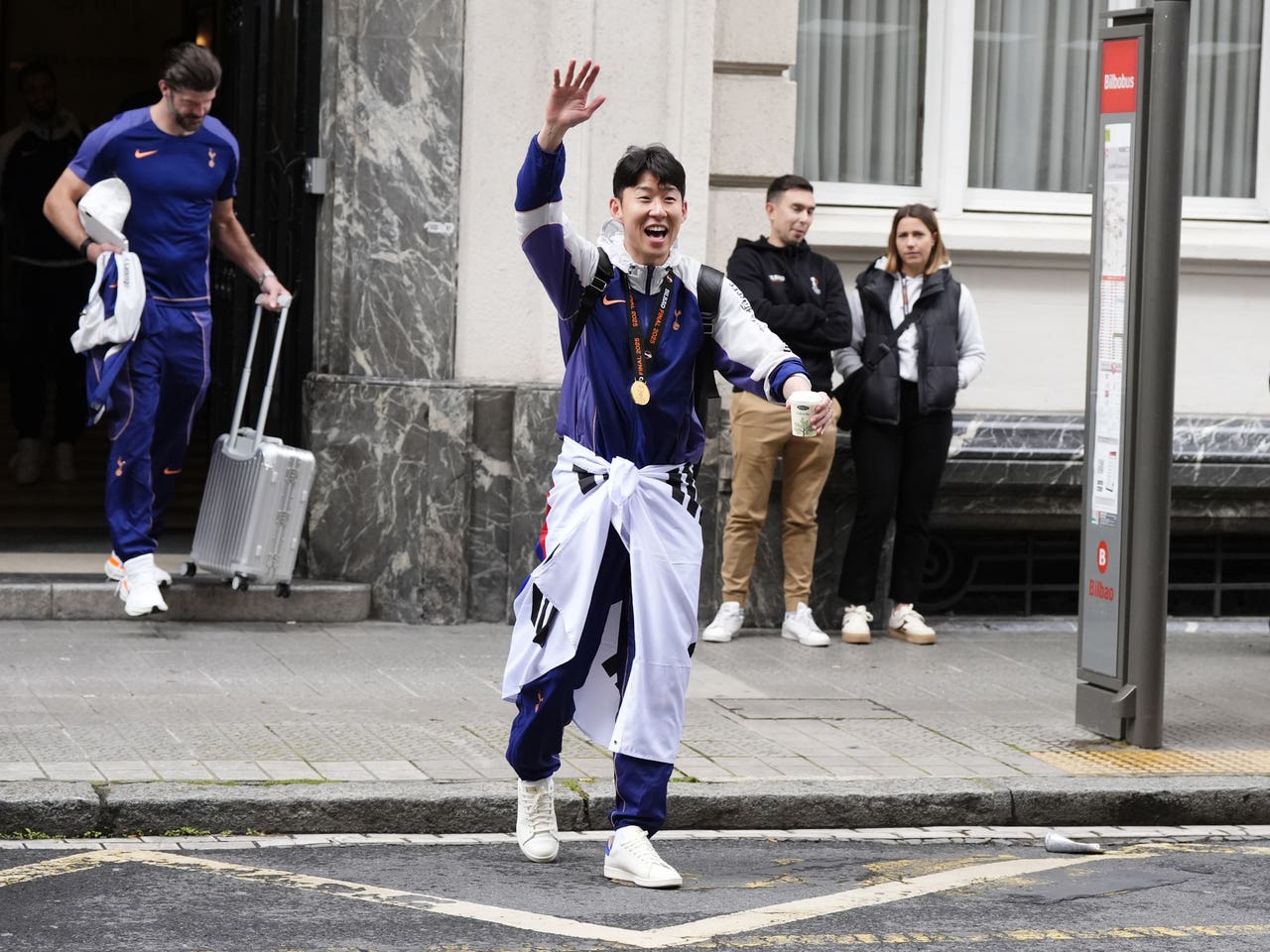 Friday’s briefing: Tottenham head home for Europa League trophy parade ...