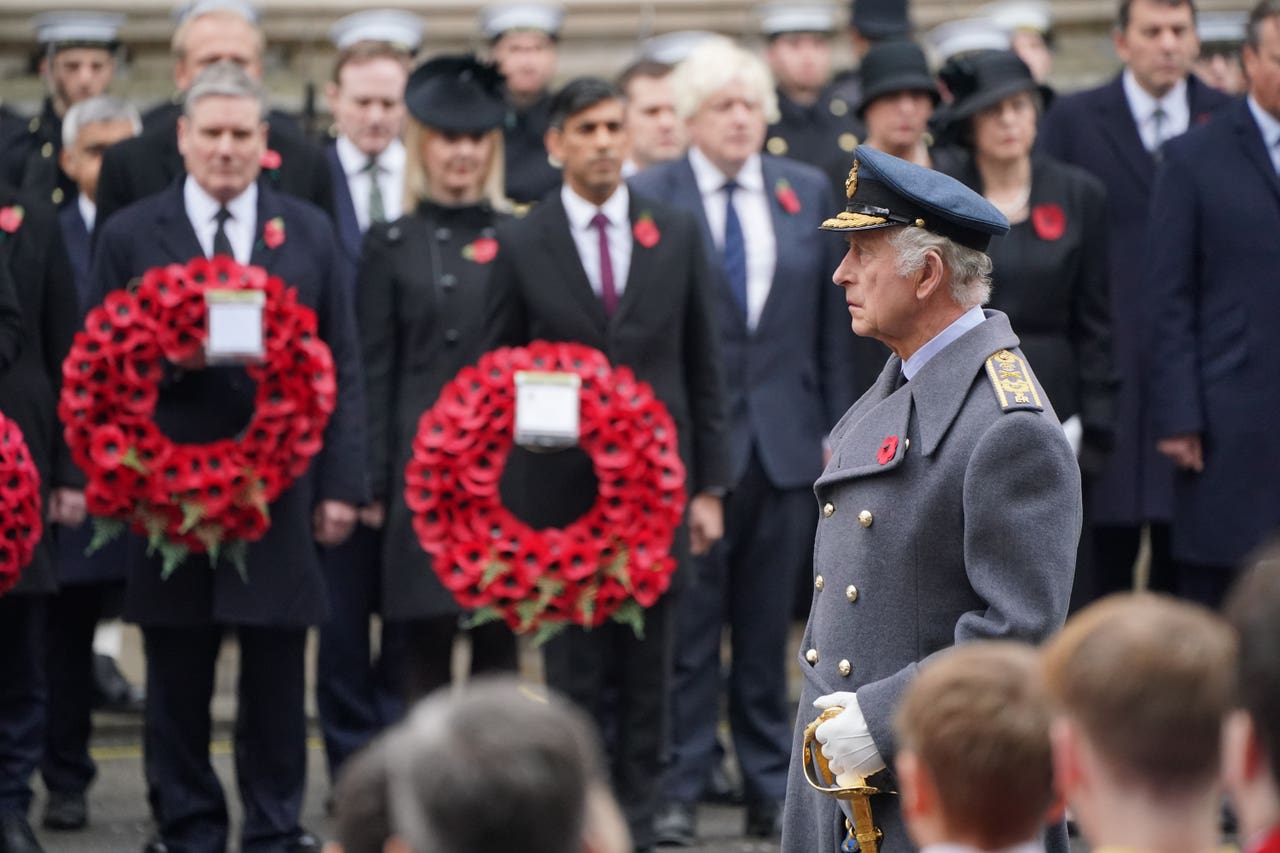 In Pictures: Nation pays tribute to war dead on Remembrance Sunday ...