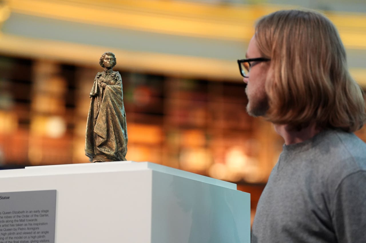 Queen Elizabeth II memorial will feature statue of late monarch as ...