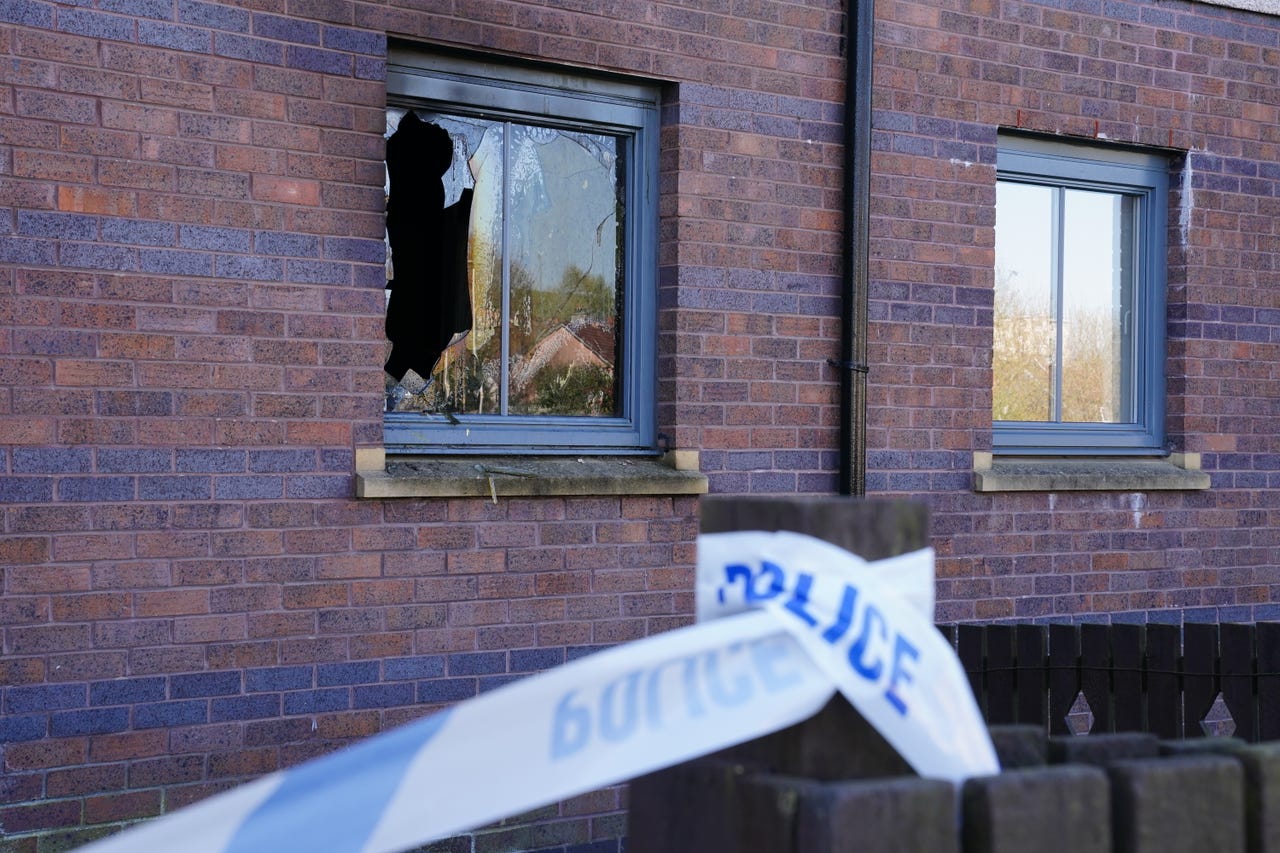 Seven people taken to hospital and homes evacuated after flat fire ...