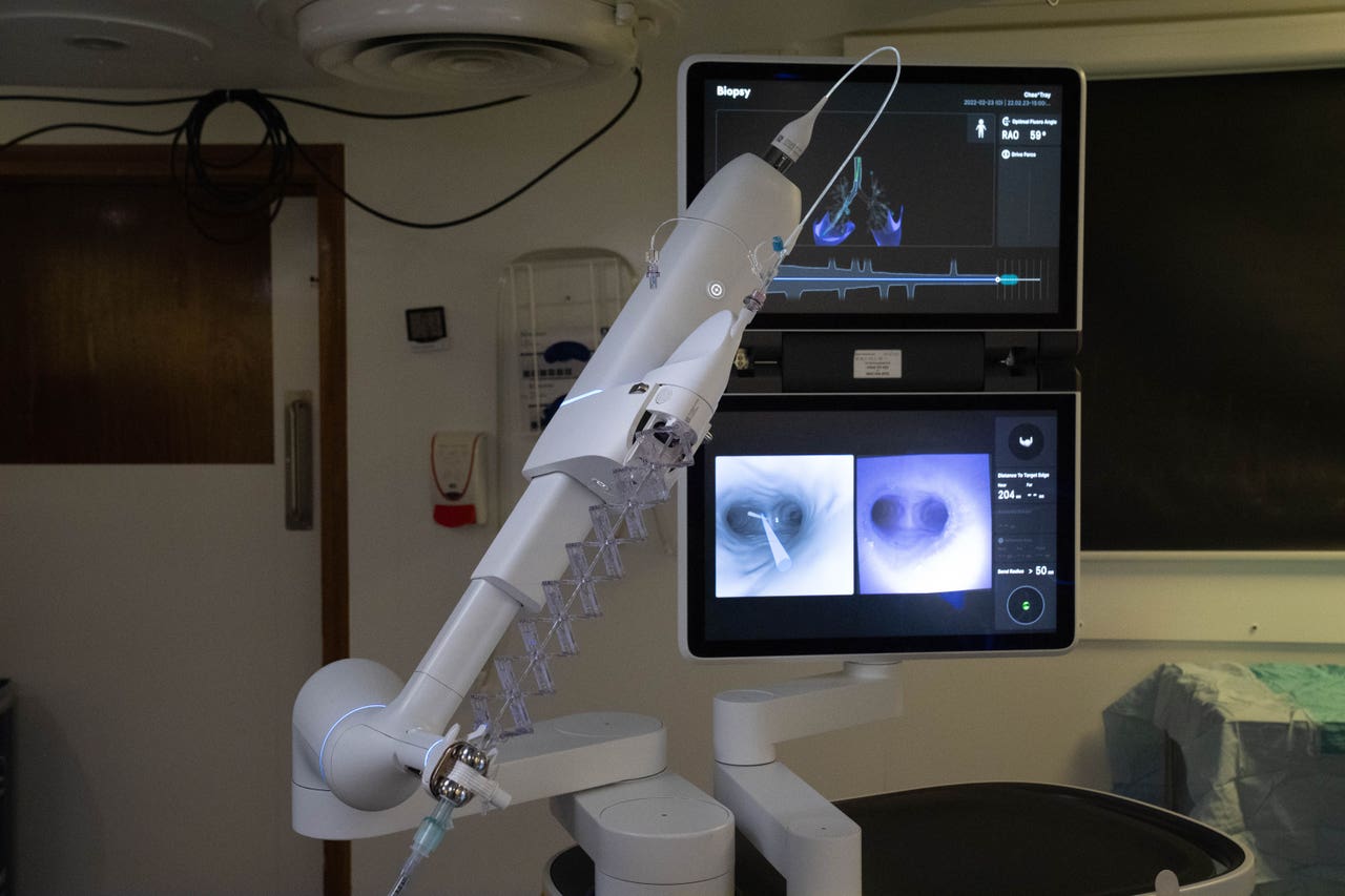 ‘Trailblazing’ NHS pilot combines AI and robotics to spot lung cancer ...