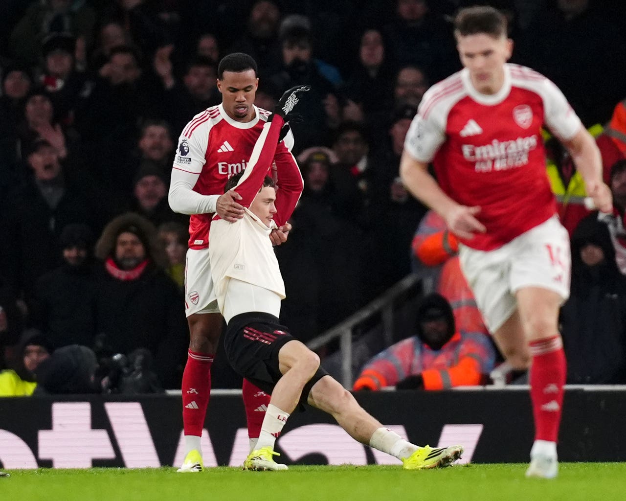 Arsenal held by Liverpool but go six points clear at top of Premier ...