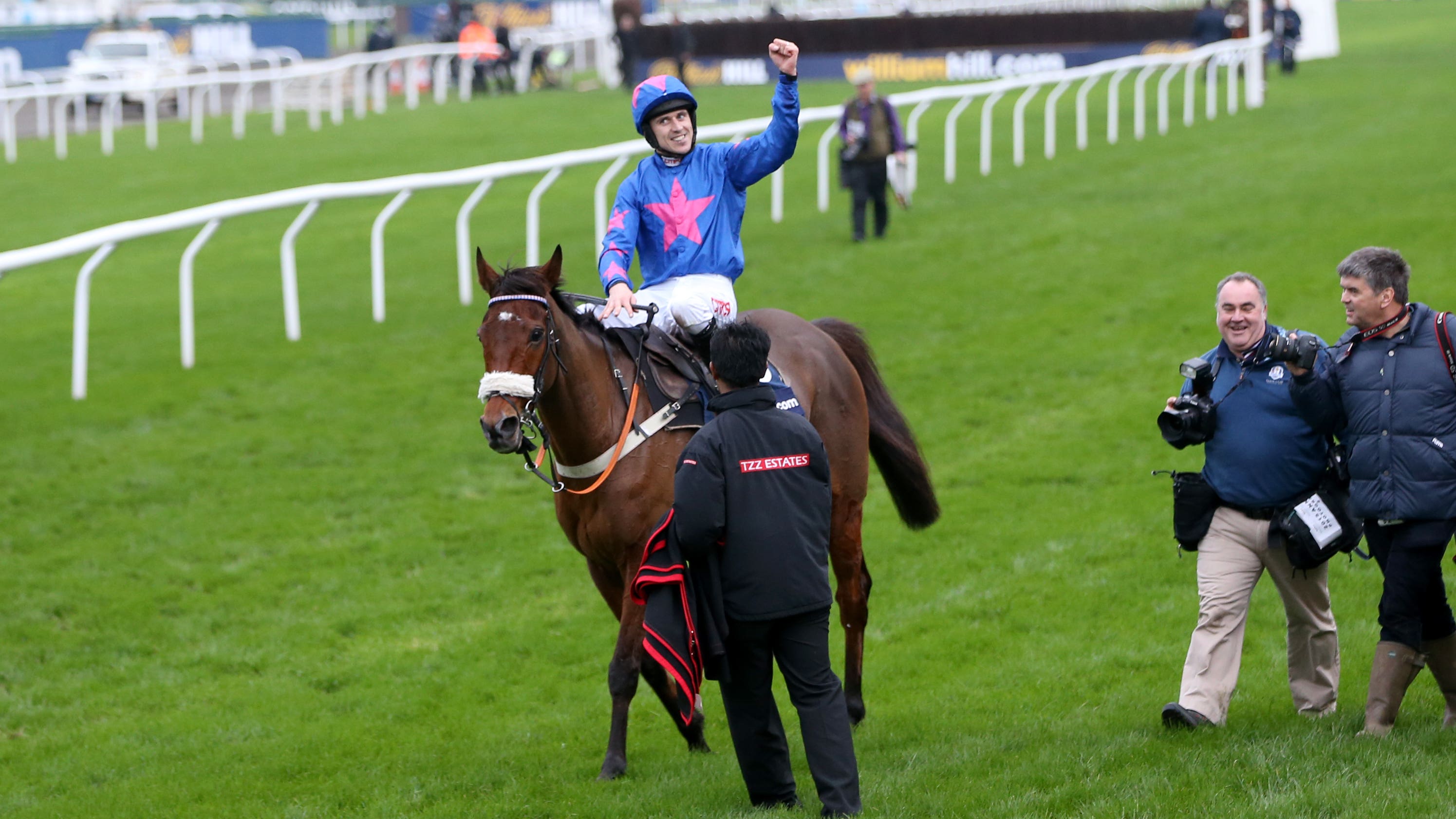 Luke Harvey to take the reins as Cue Card makes Kempton cameo