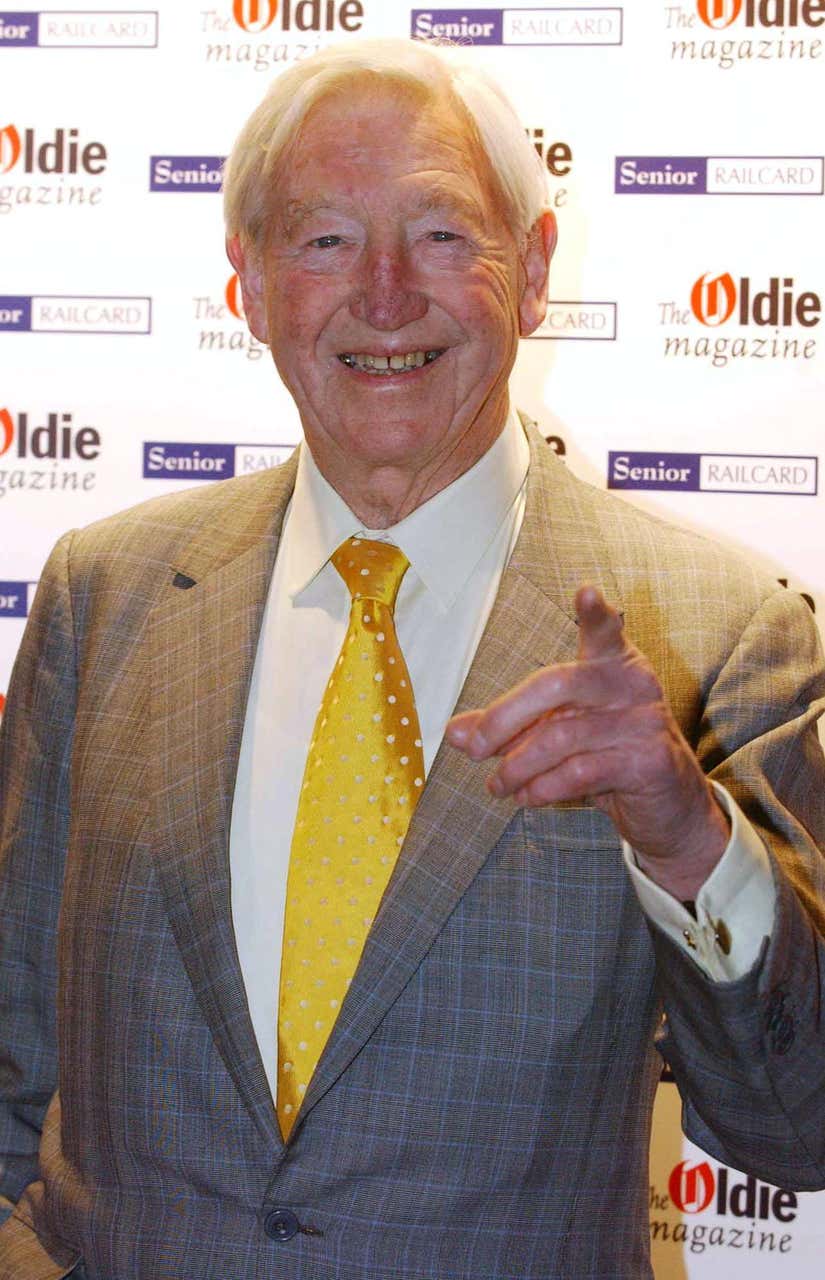 Tributes paid as journalist and TV presenter Sandy Gall dies aged 97 ...
