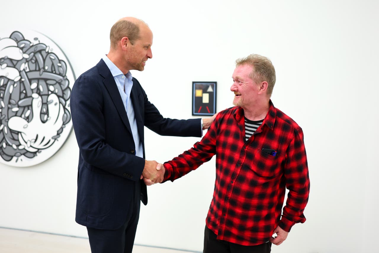William’s new beard on display during visit to homelessness exhibition ...