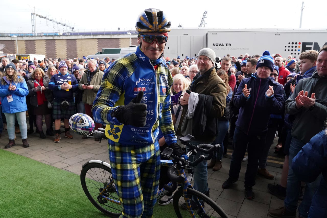 Rugby legend Rob Wainwright honoured for Doddie Weir charity ...