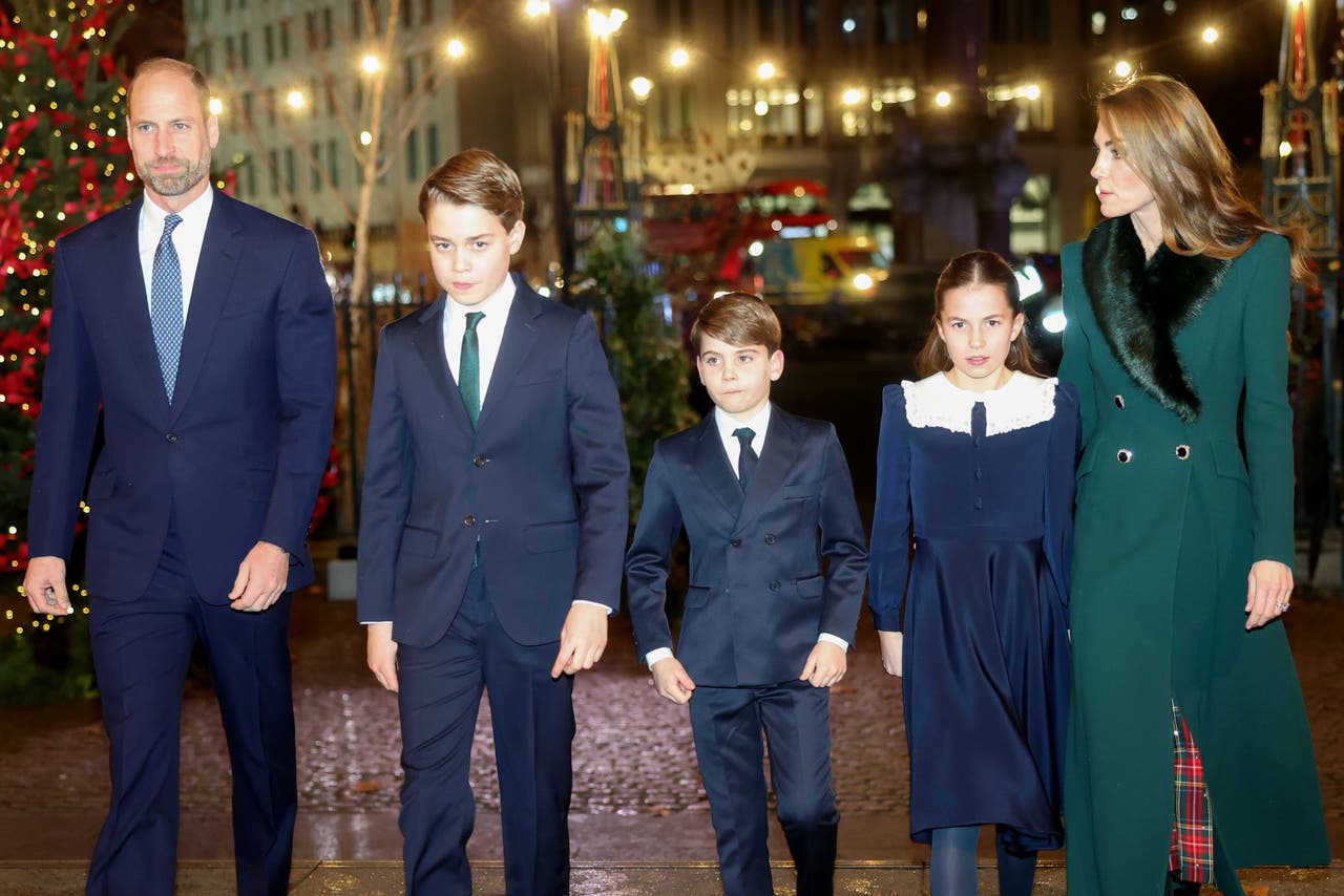 William and Kate pictured in new family portrait for royal Christmas ...
