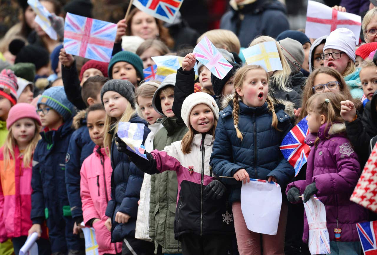 In Pictures: Swedish children offer warm welcome to William and Kate ...