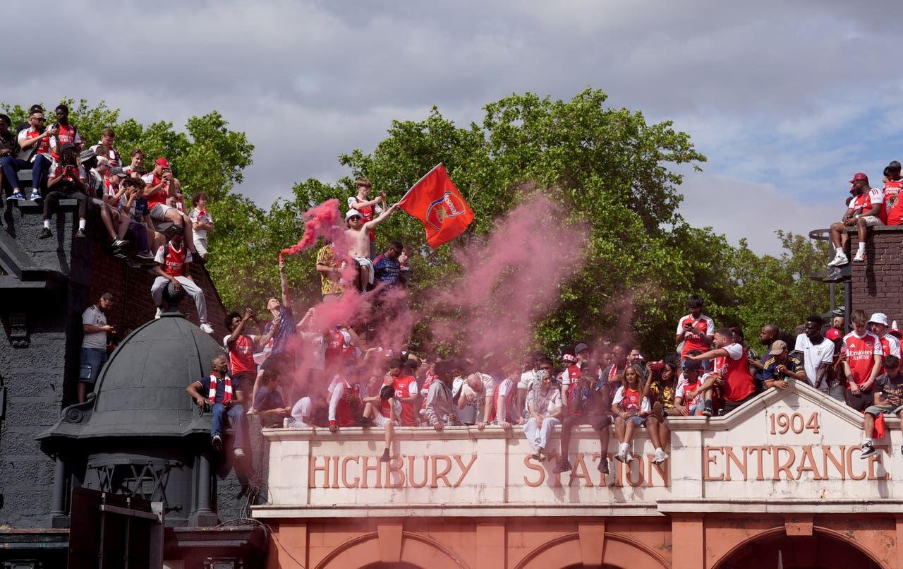 Extraordinary numbers turn out to celebrate Arsenal’s title-winning ...