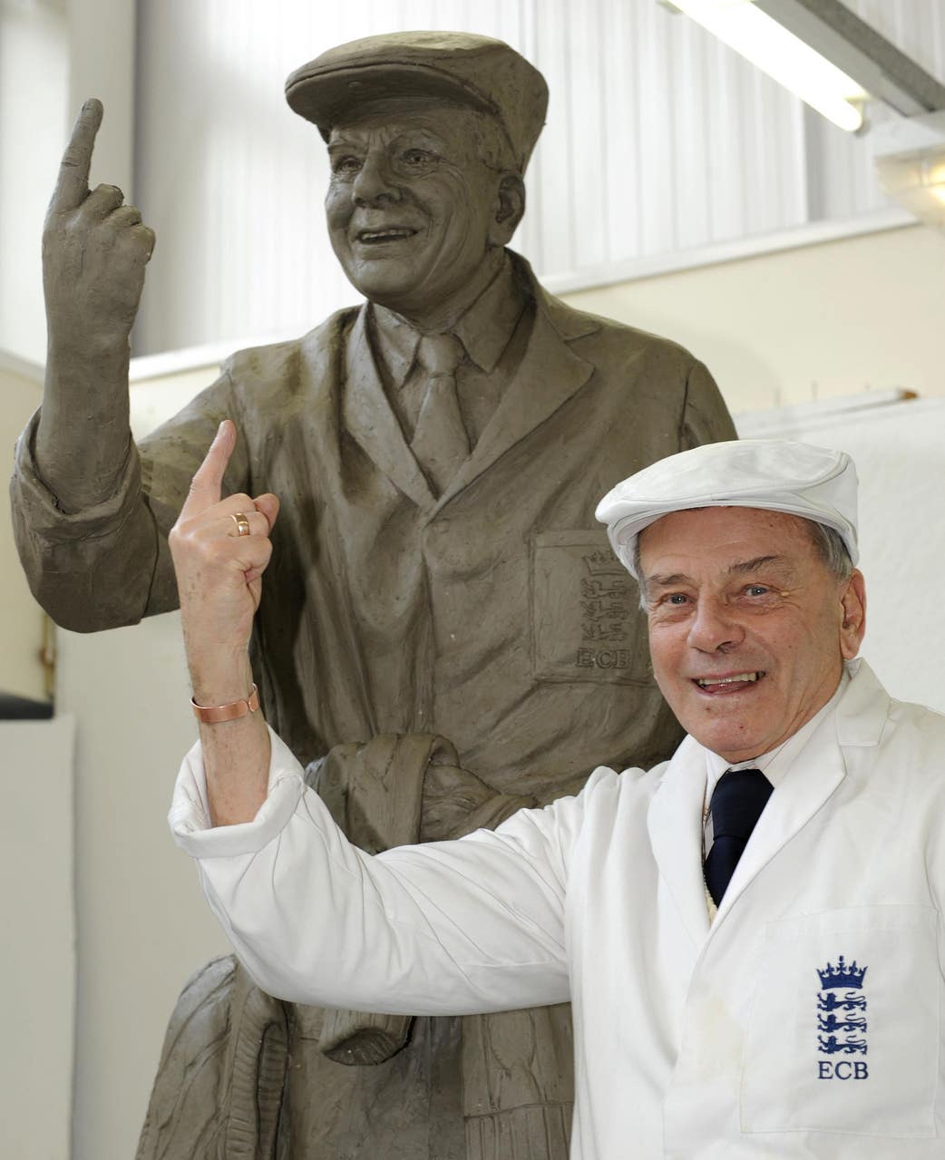 Dickie Bird’s friends and family remember ‘Mr Barnsley’ | Messenger ...