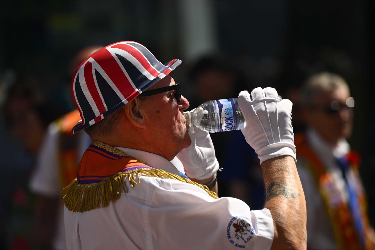 Tens of thousands take part in Twelfth celebrations in scorching ...