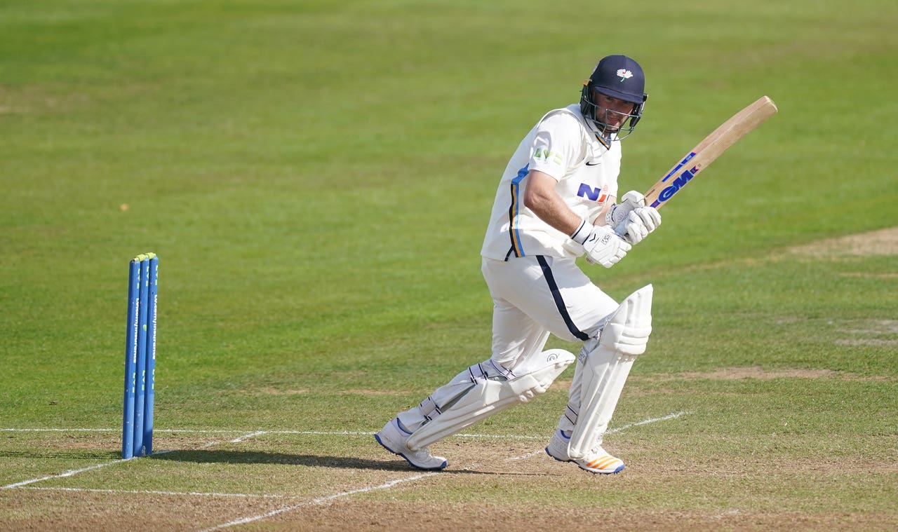 Keith Barker blows away Somerset to help Hampshire to victory | Bury Times