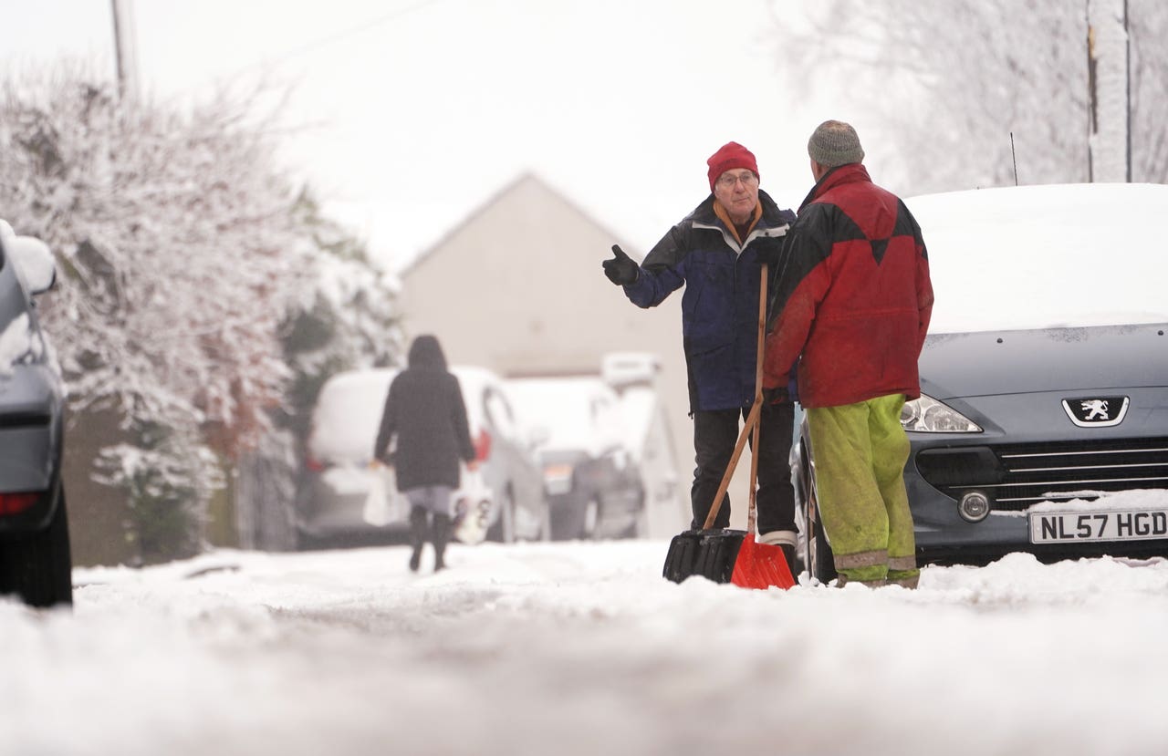 Weather warnings issued for snow across England, Scotland and Wales ...