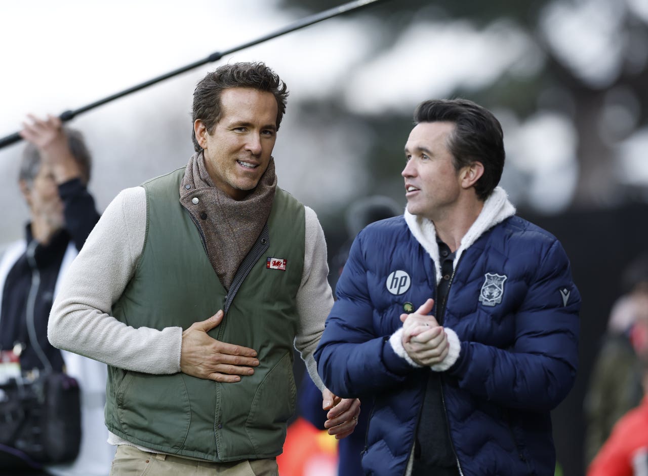 Ryan Reynolds and Rob Mac ‘lift the whole place’ – Wrexham boss Phil Parkinson | Dudley News