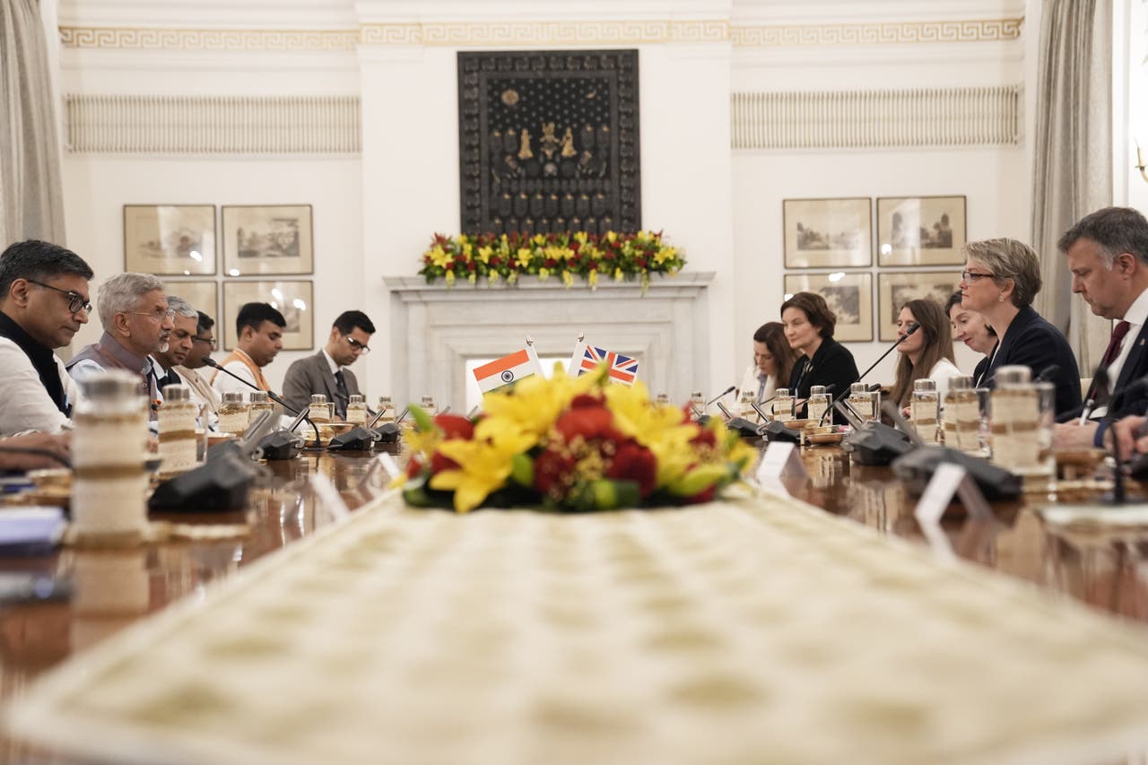 Cooper invites Indian PM Modi to Commonwealth Games during talks in ...